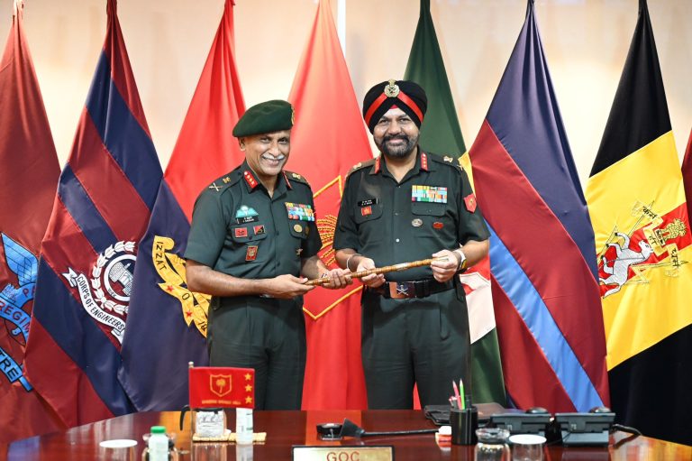 Lt Gen V Sreehari Takes Over Command of Dakshin Bharat Area from Lt Gen ...