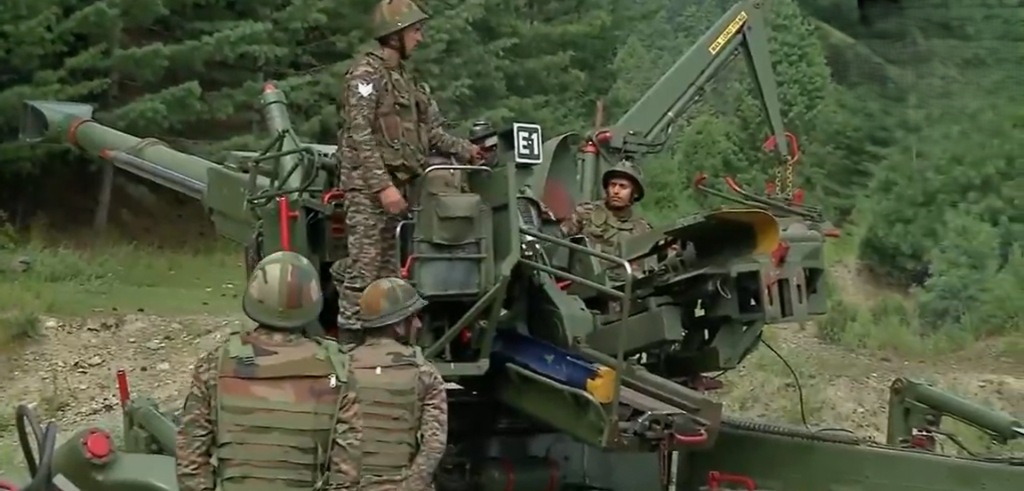 Indian Army Demonstrates Bofors 155 mm Field Gun Along LoC in Kupwara
