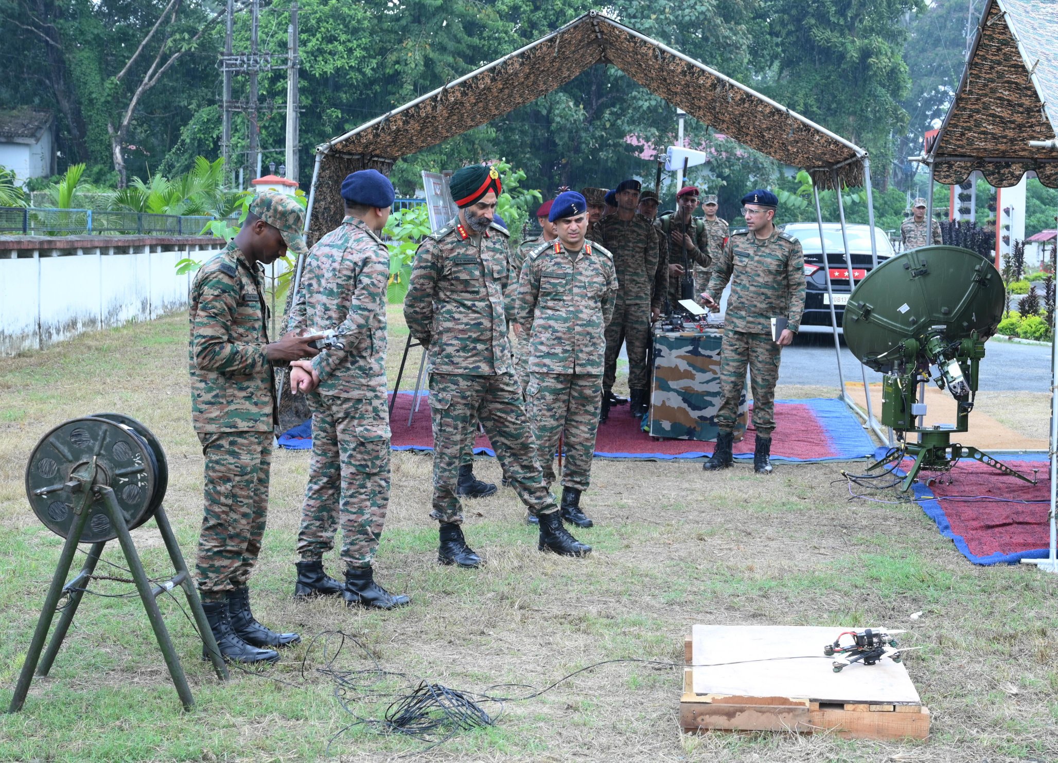 Lt Gen Harinder Singh Vandra Reviews Cutting-Edge Communication ...