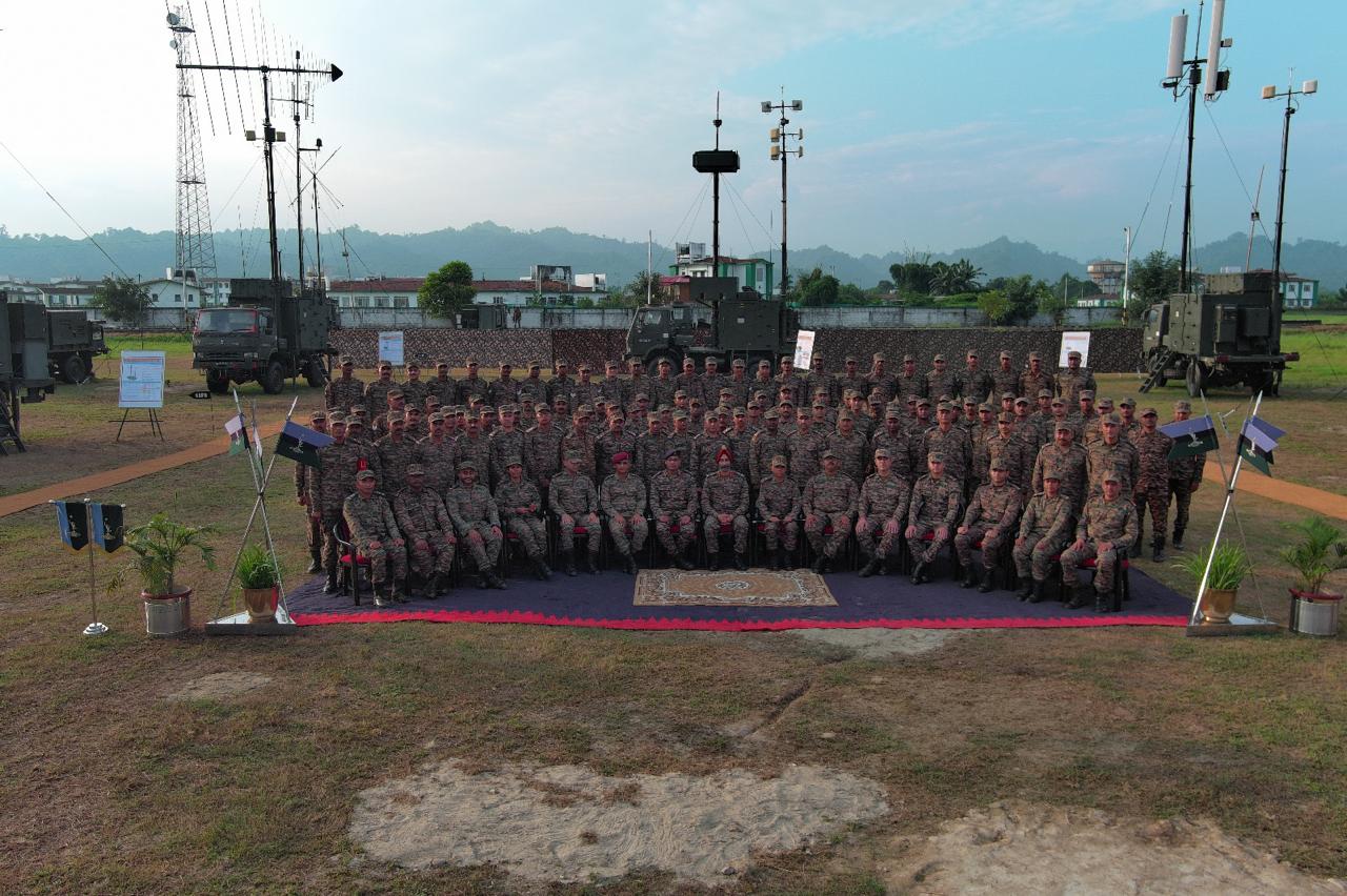 Lt Gen Harinder Singh Vandra Reviews Cutting-Edge Communication ...