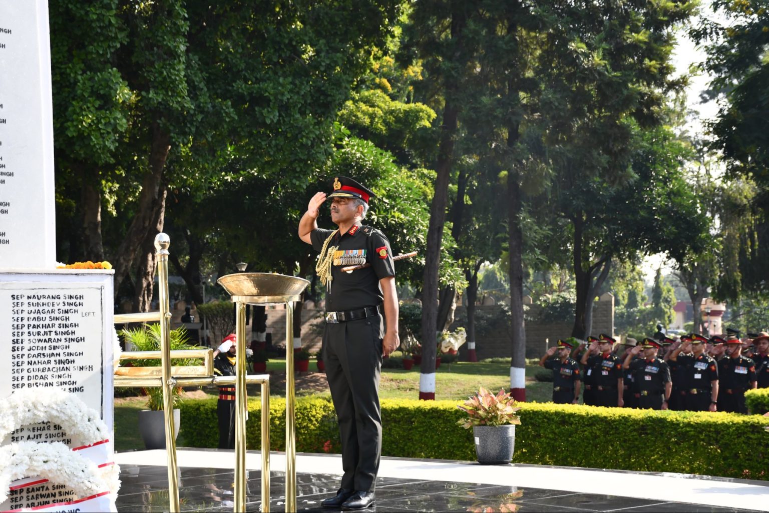 Lt Gen Manoj Kumar Katiyar Pays Tribute to Bravehearts on Infantry Day ...