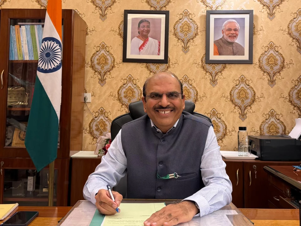 Raj Kumar Arora Assumes Charge as Financial Advisor (Defence Services)