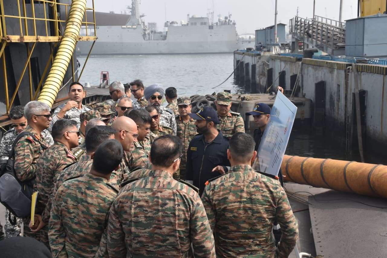 Higher Command Course Officers Visit Eastern Naval Command to ...