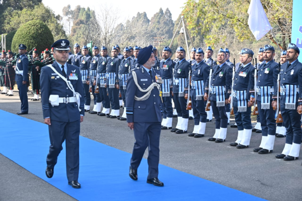Air Marshal Inderpal Singh Walia Assumes Command of Eastern Air Command ...