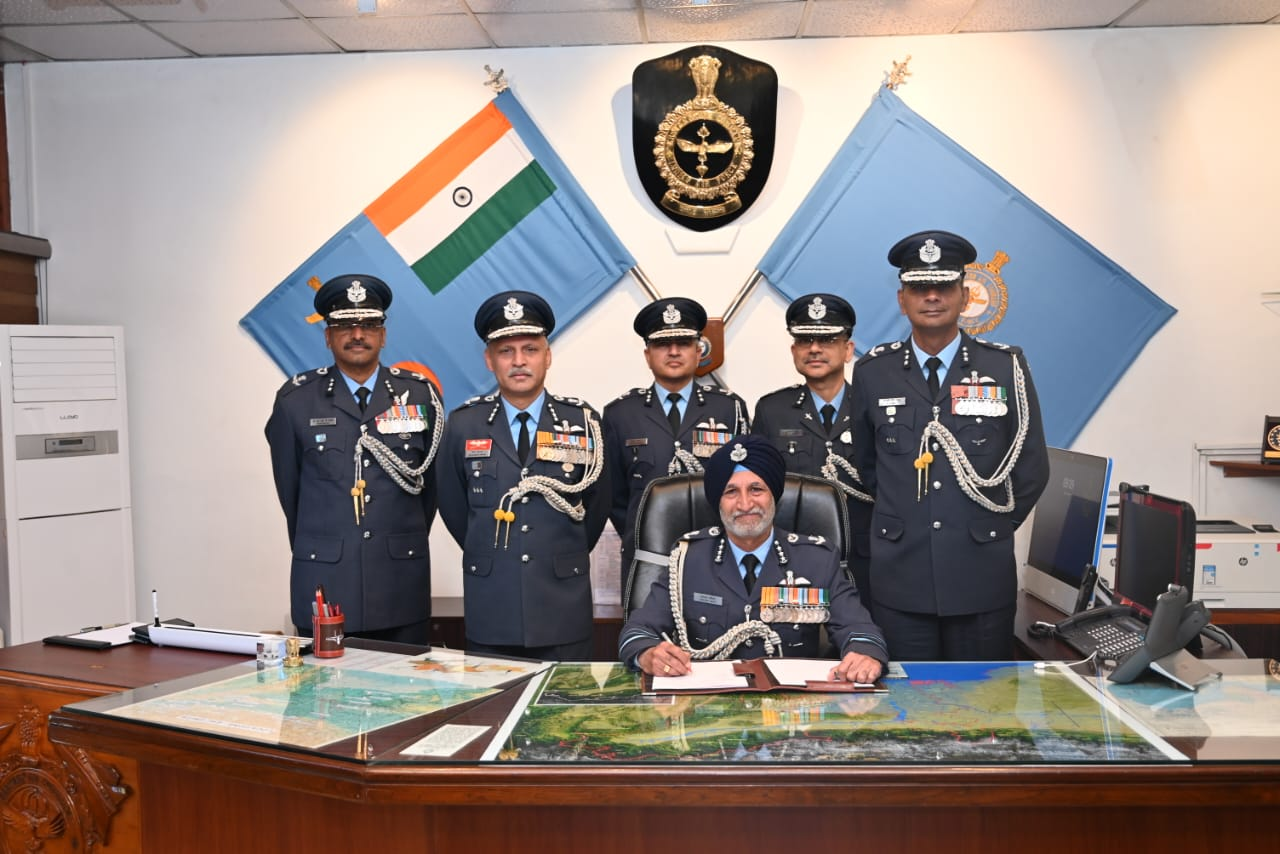 Air Marshal Inderpal Singh Walia Assumes Command of Eastern Air Command ...