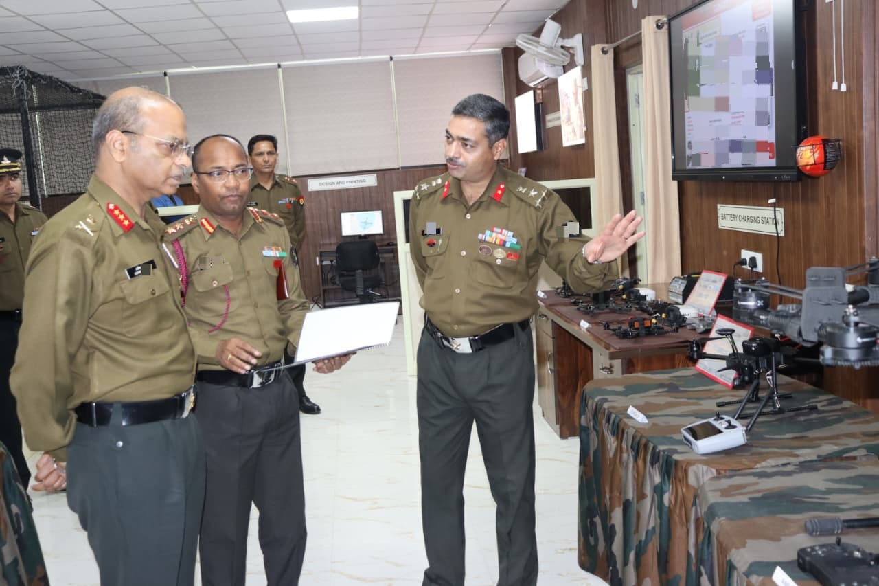 DG Artillery Lt Gen Adosh Kumar Visits Golden Key Gunners, Reviews ...