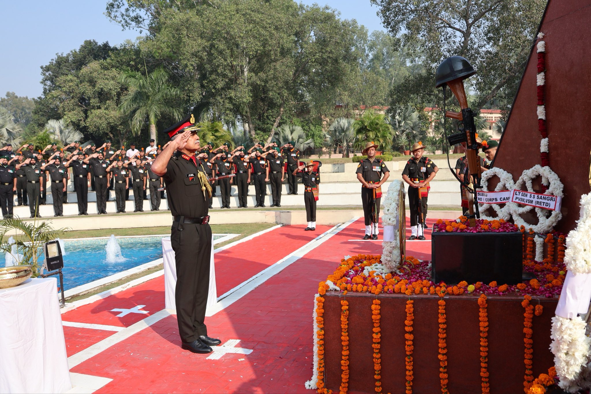 Lt Gen Ajay Chandpuria Hands Over Command of Vajra Corps to Lt Gen Amit ...